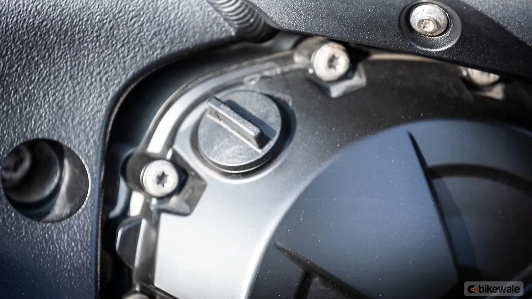 BMW S1000RR Oil Cap/Dipstick Image – BikeWale