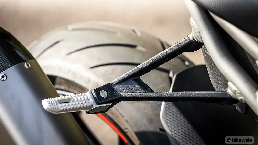 BMW S1000RR Pillion Footrest Image – BikeWale