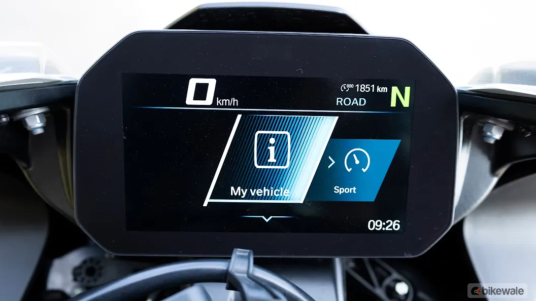 BMW S1000RR Gear Shift Indicator Image – BikeWale