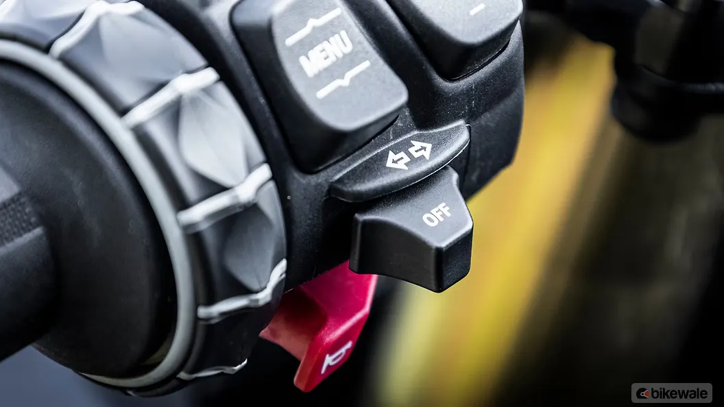 BMW S1000RR Hazard Warning Lights Switch Image – BikeWale