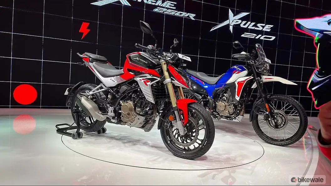 Hero Xtreme 250R Right Front Three Quarter Image – BikeWale