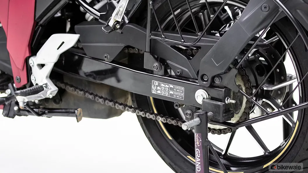 Suzuki Gixxer SF 250 Flex Fuel Drive Chain and Sprocket Image – BikeWale