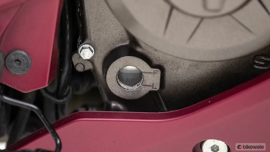 Suzuki Gixxer SF 250 Flex Fuel Engine Oil Level Indicator Image – BikeWale