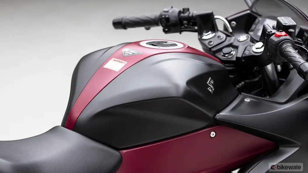 Suzuki Gixxer SF 250 Flex Fuel Fuel Tank Image – BikeWale