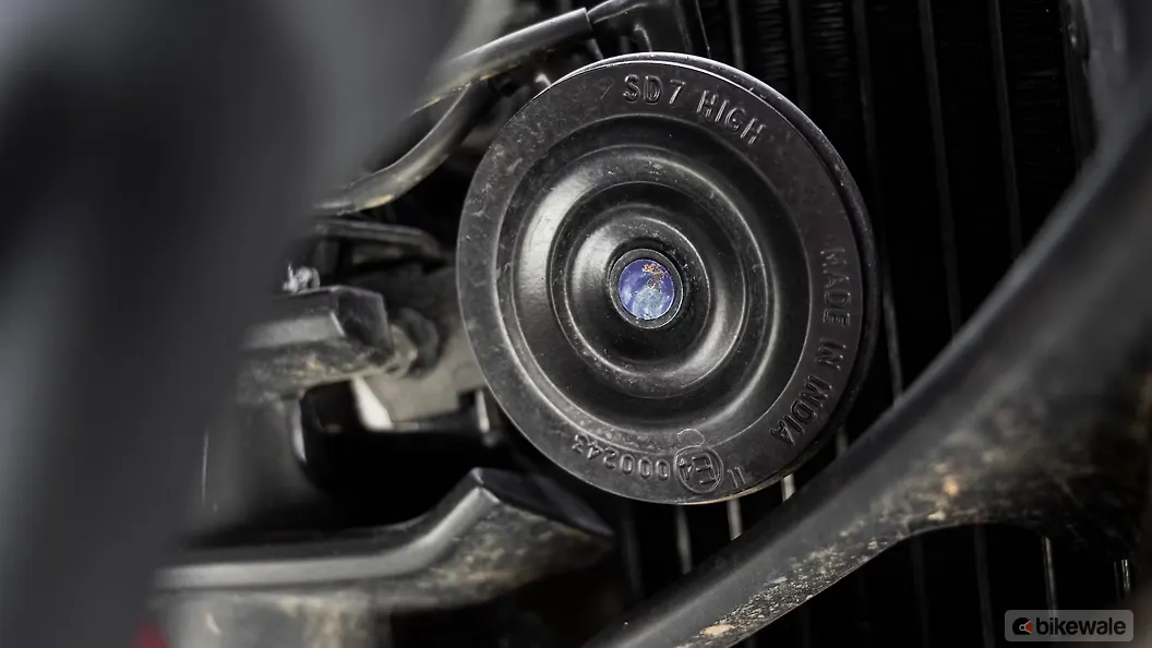 Suzuki Gixxer SF 250 Flex Fuel Front Turn Indicators Image – BikeWale