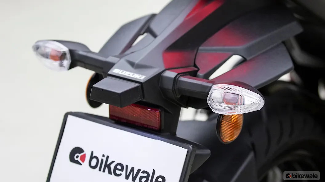 Suzuki Gixxer SF 250 Flex Fuel Number Plate Lamp Image – BikeWale