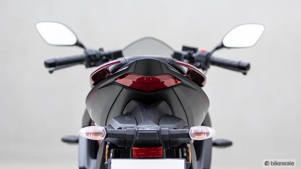 Suzuki Gixxer SF 250 Flex Fuel Rear Reflex Reflector Image – BikeWale