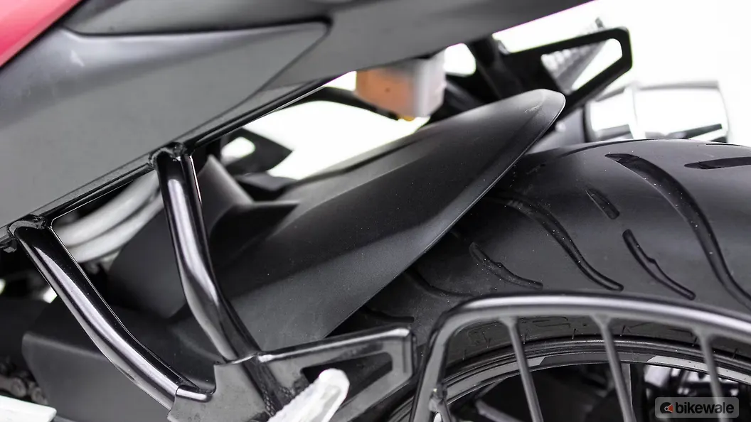 Suzuki Gixxer SF 250 Flex Fuel Rear Tyre Hugger Image – BikeWale