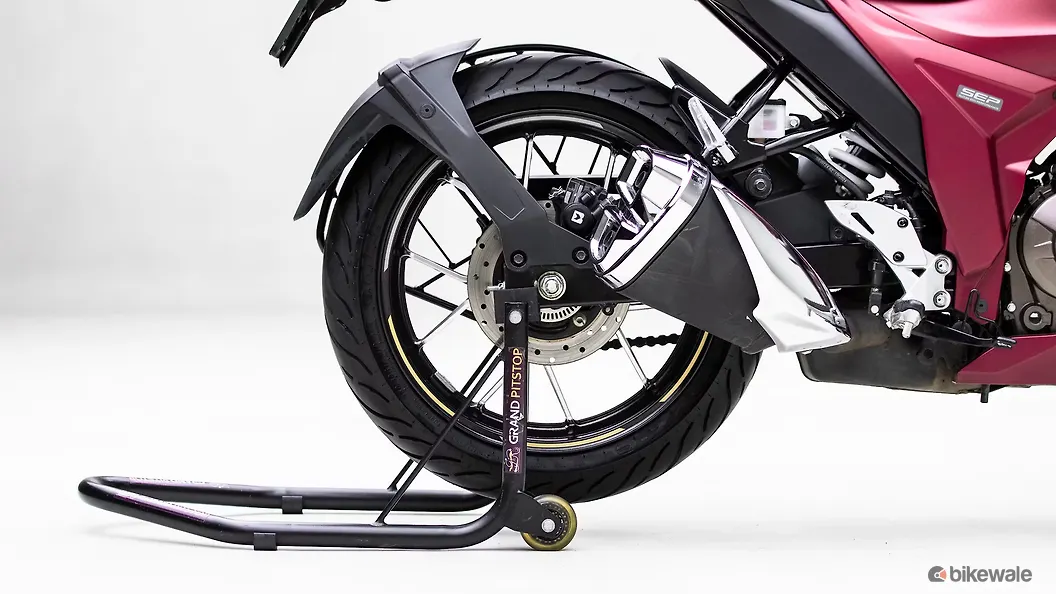Suzuki Gixxer SF 250 Flex Fuel Rear Swing Arm Image – BikeWale