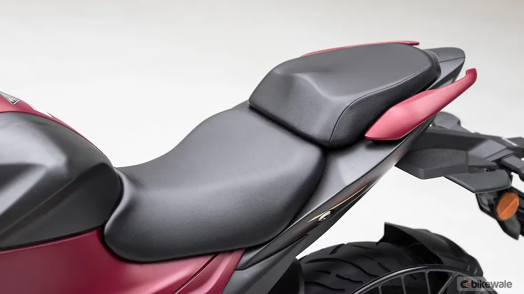 Suzuki Gixxer SF 250 Flex Fuel Rear Turn Indicators Image – BikeWale