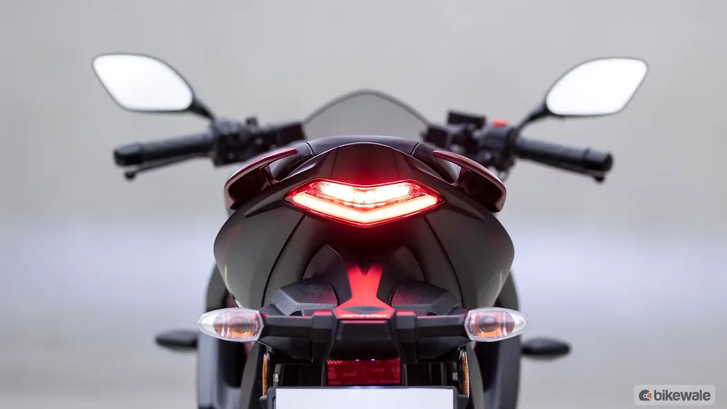 Suzuki Gixxer SF 250 Flex Fuel Rear Swing Arm Image – BikeWale