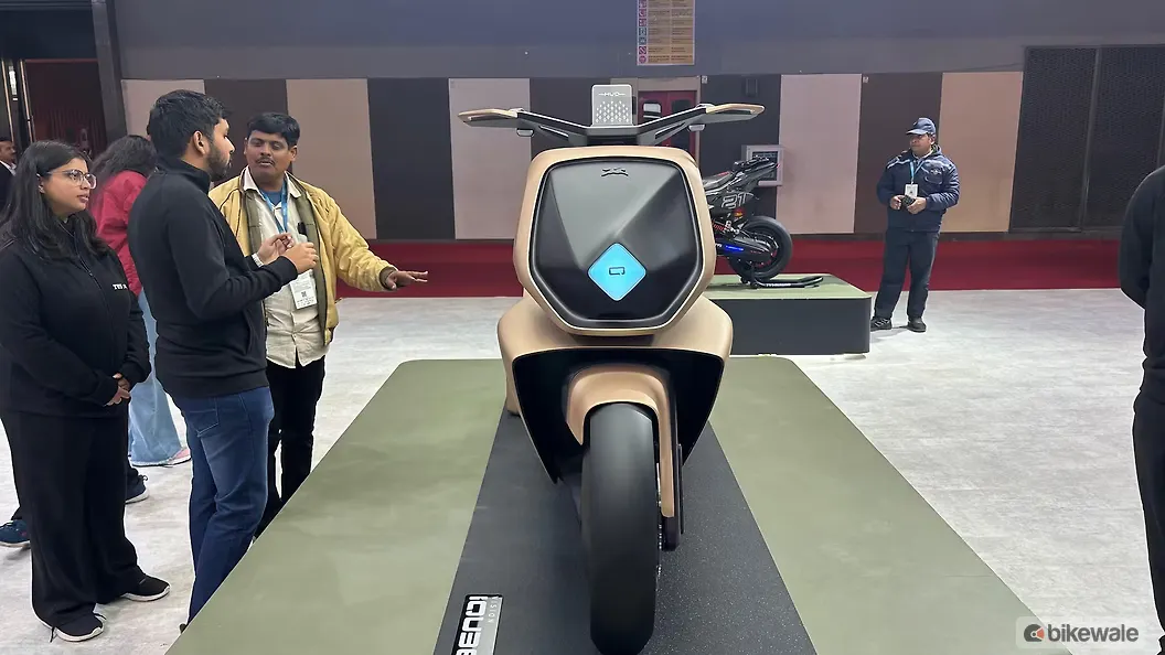 TVS iQube Right Front Three Quarter Image – BikeWale