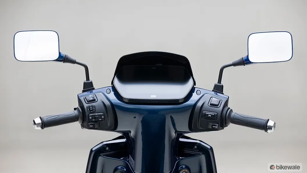 TVS iQube Handlebar Image – BikeWale