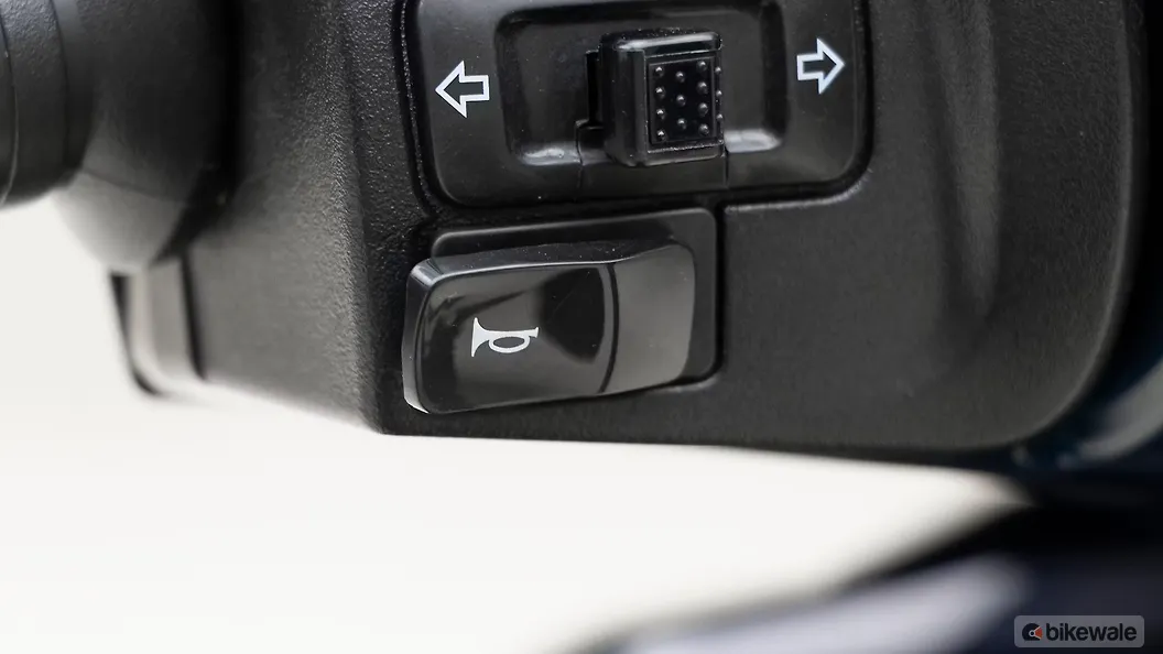 TVS iQube Hazard Warning Lights Switch Image – BikeWale