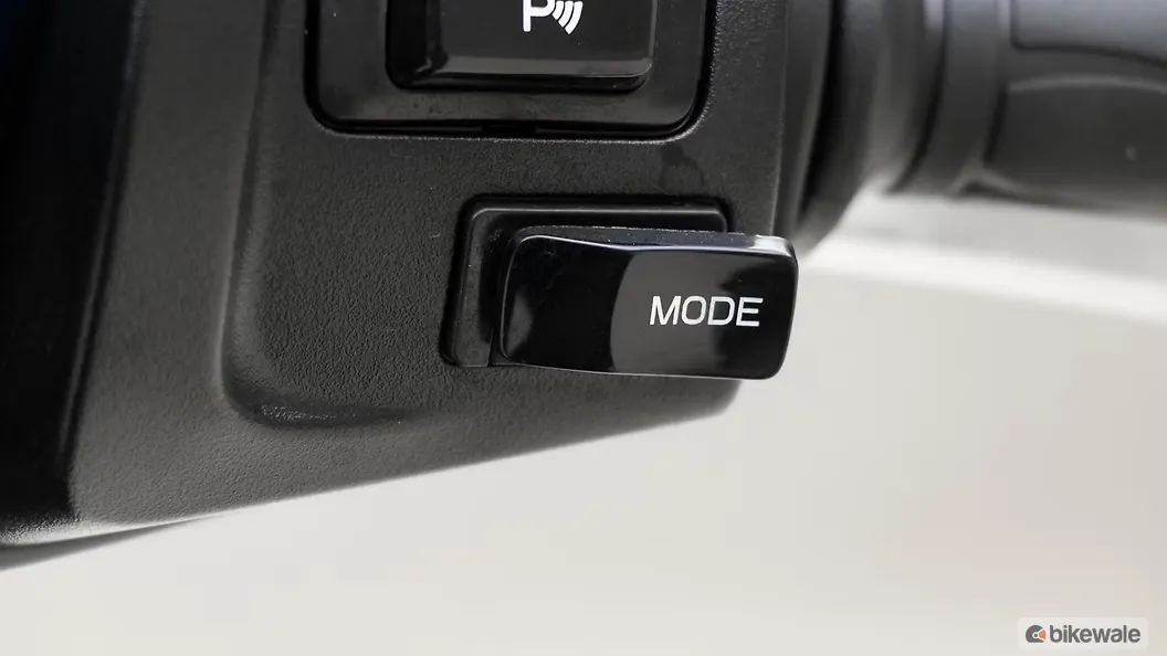 TVS iQube Turn Indicators Switch Image – BikeWale