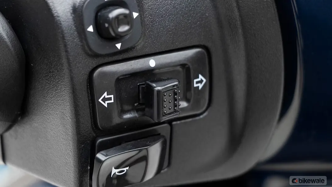 TVS iQube Turn Indicators Switch Image – BikeWale