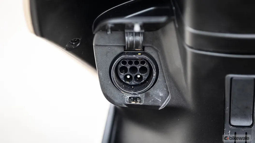 Ather 450X Electric Bike Charging Input Plug Image – BikeWale