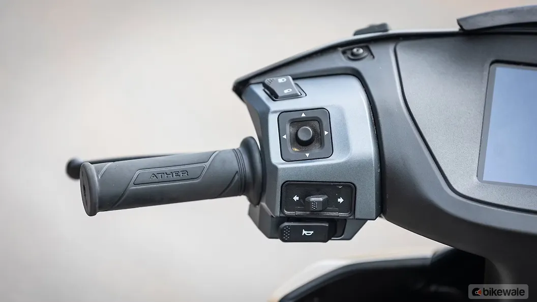 Ather 450X Left Side Grip Image – BikeWale