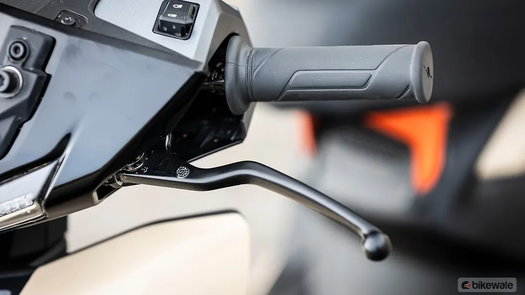 Ather 450X Front Luggage Hook Image – BikeWale