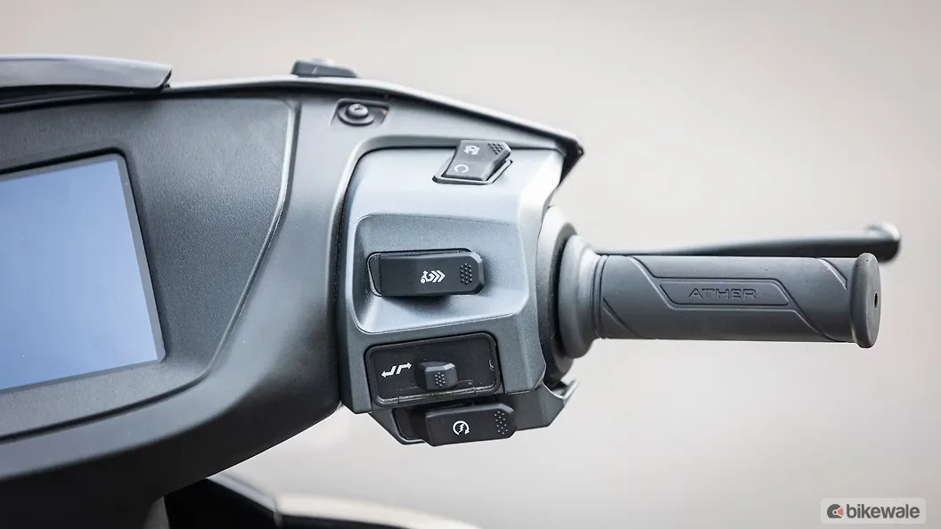 Ather 450X Right Side Throttle Grip Image – BikeWale