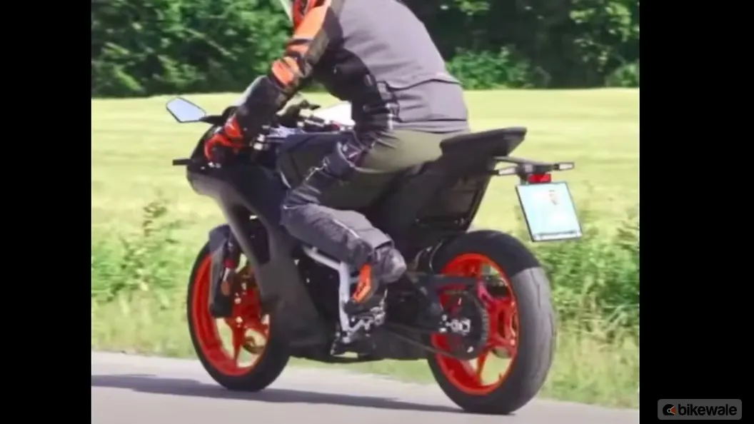 KTM RC 390 Left Rear Three Quarter Image – BikeWale