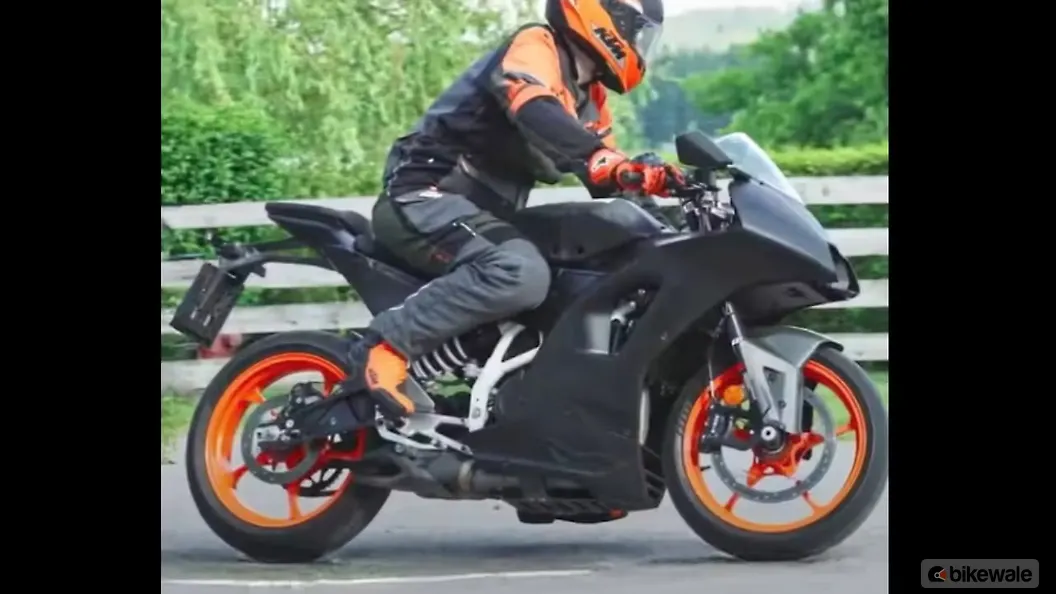 KTM RC 390 Engine From Right Image – BikeWale