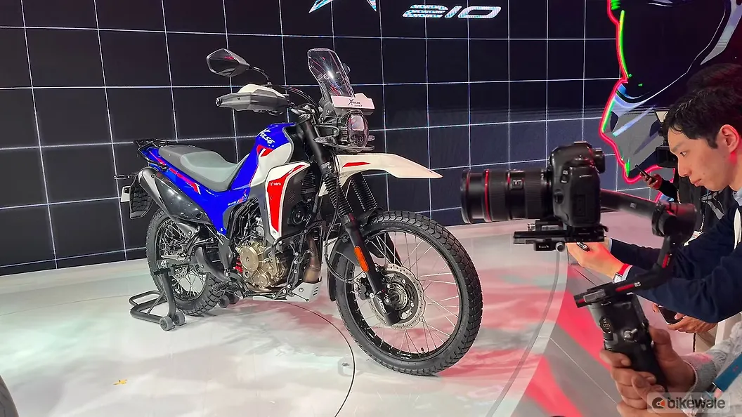 Hero Xpulse 210 Right Front Three Quarter Image – BikeWale