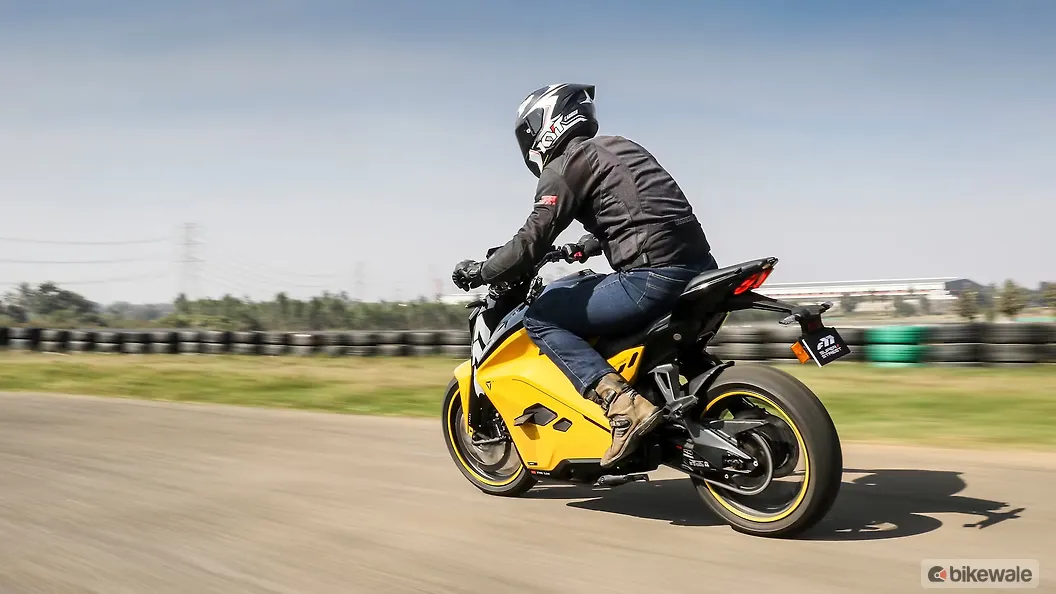Ultraviolette F77 SuperStreet Right Side View Image – BikeWale