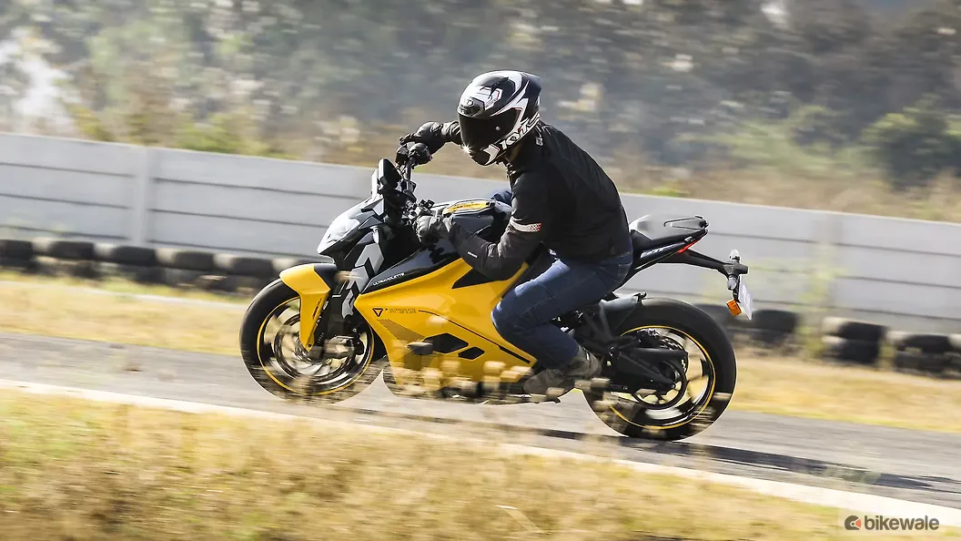 Ultraviolette F77 SuperStreet Right Side View Image – BikeWale