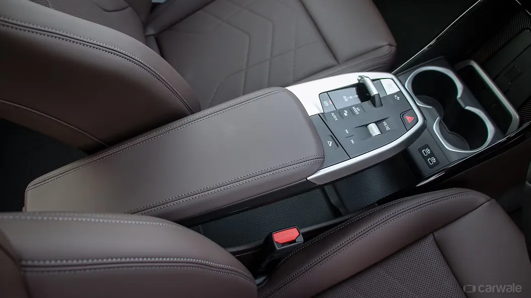 iX1 LWB Center Console/Centre Console Storage Image, iX1 LWB Photos in ...