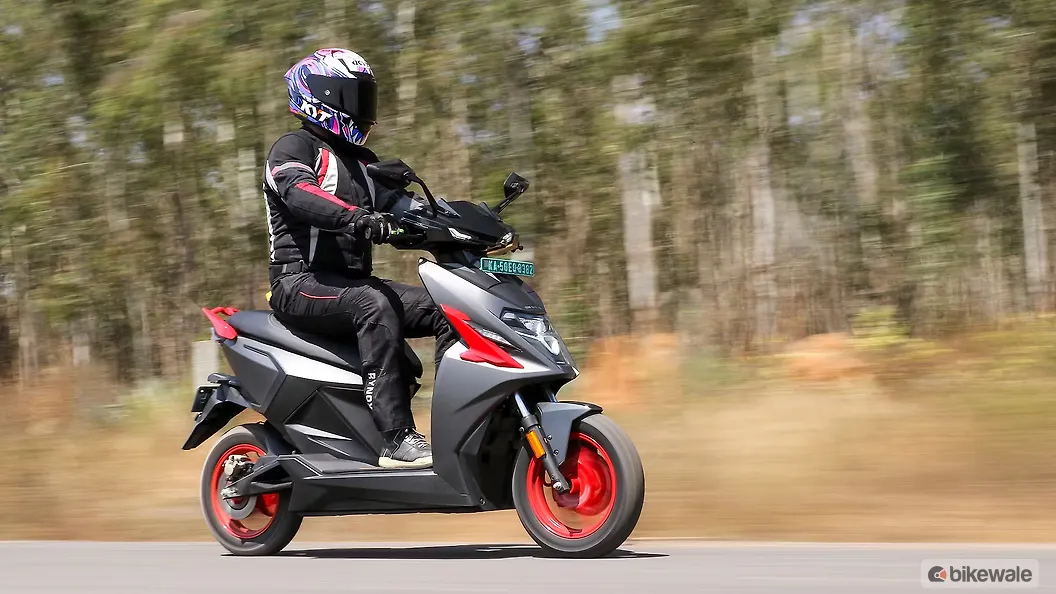 Simple Energy One Right Front Three Quarter Image – BikeWale