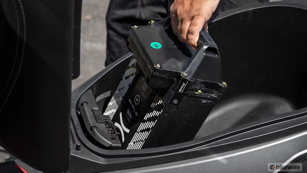 Simple Energy One Battery Compartment Image – BikeWale