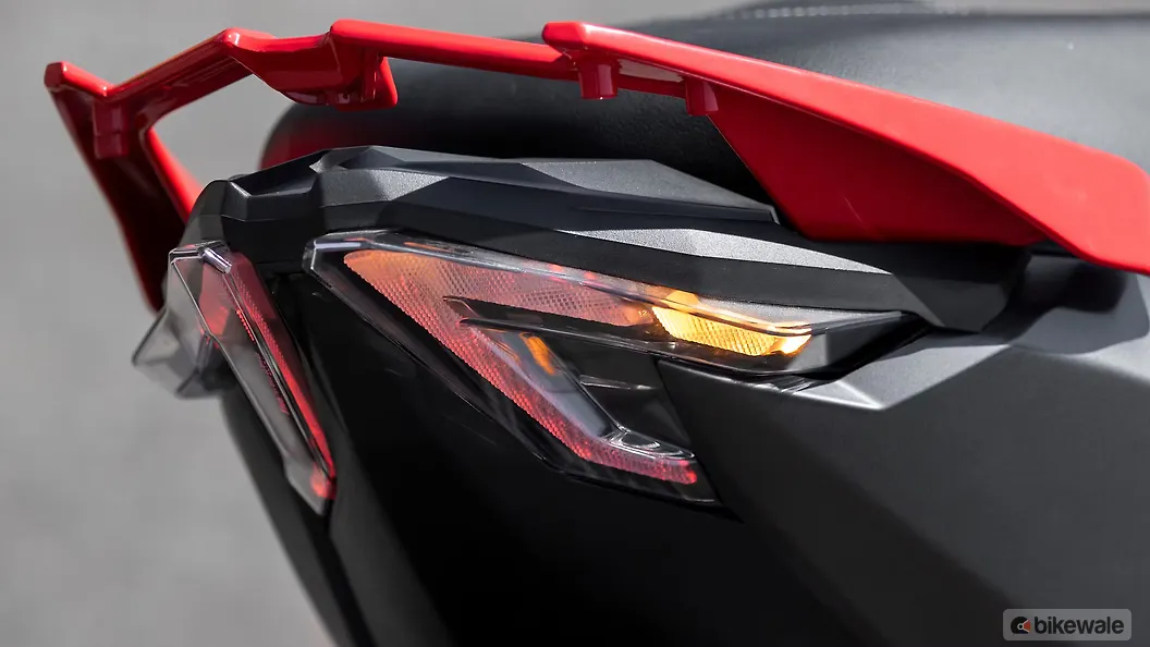 Simple Energy One Grab Rail Image – BikeWale