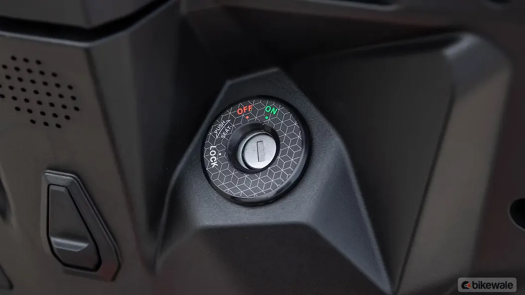 Simple Energy One USB Charging Port Image – BikeWale