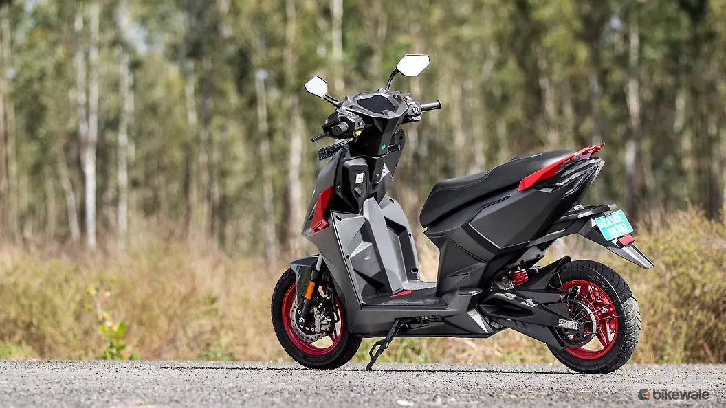 Simple Energy One Right Rear Three Quarter Image – BikeWale