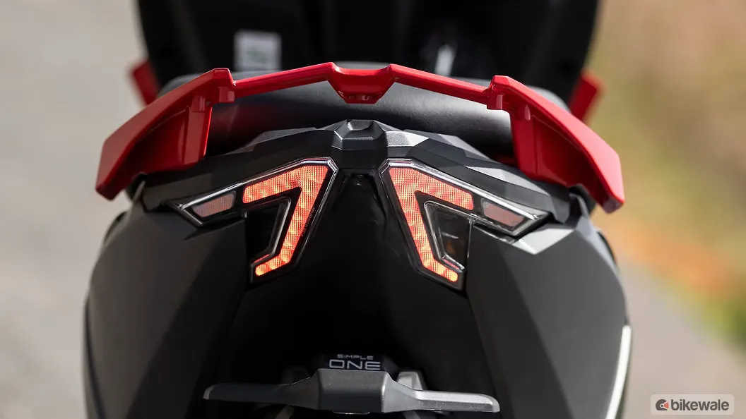 Simple Energy One Head Light Image – BikeWale