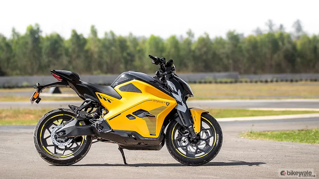 Ultraviolette F77 SuperStreet Right Side View Image – BikeWale