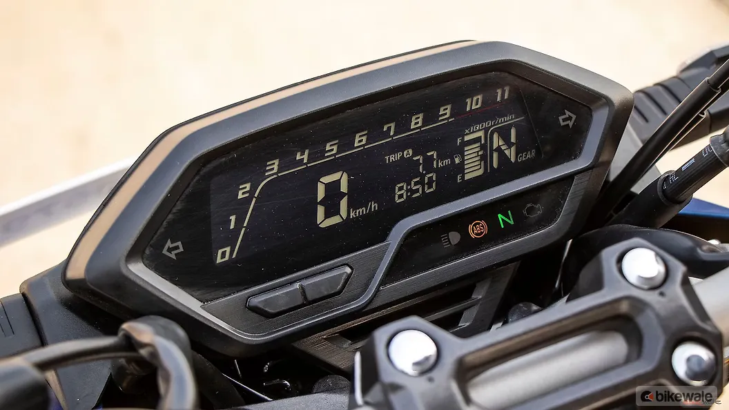 Honda Hornet 2.0 Right Side View Image – BikeWale