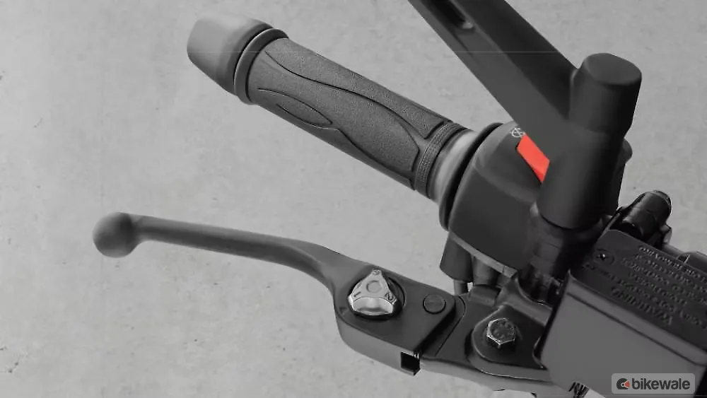 TVS Ronin Right Side Handelbar Throttle Grip Image – BikeWale