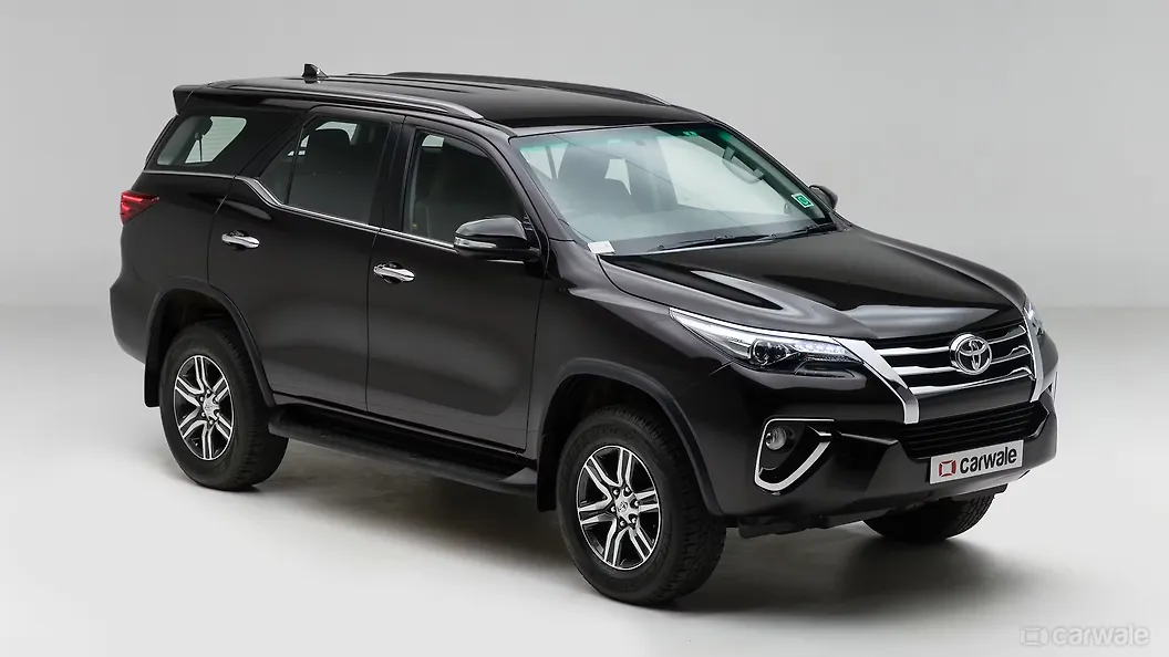 Fortuner Left Side View Image, Fortuner Photos in India - CarWale