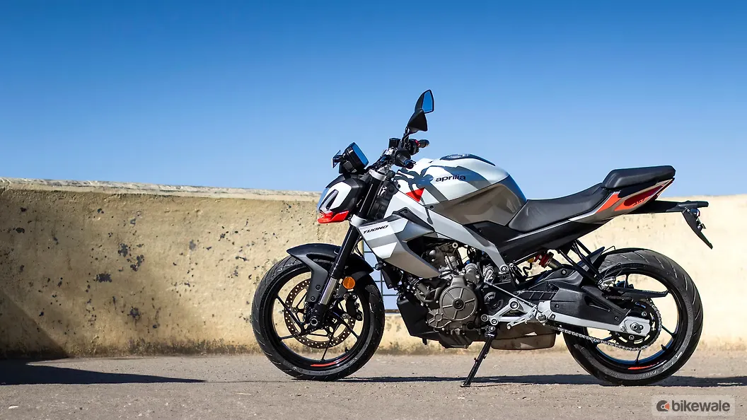 Aprilia Tuono 457 Right Side View Image – BikeWale