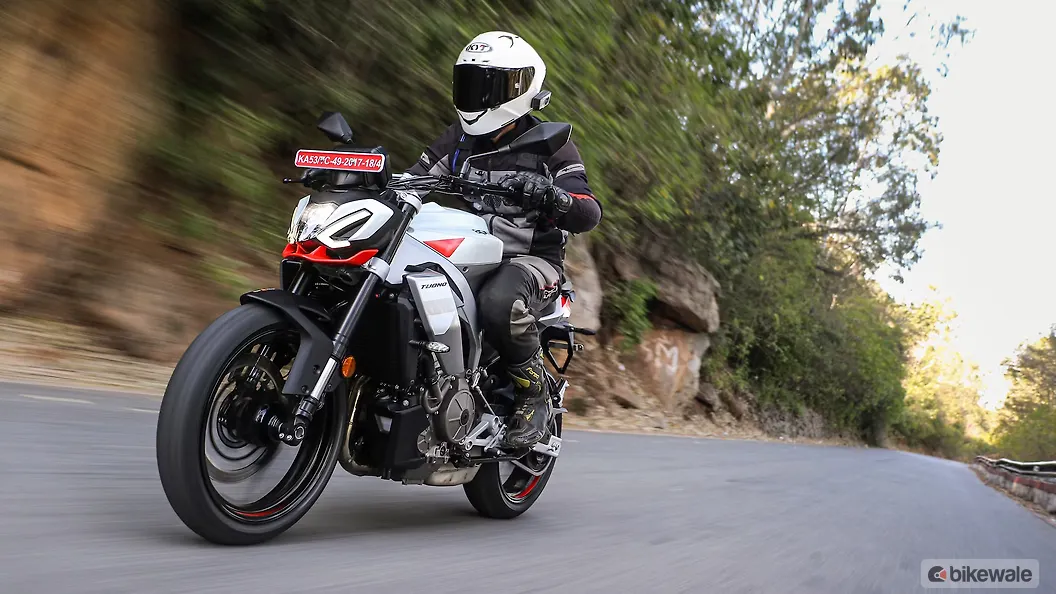 Aprilia Tuono 457 Right Side View Image – BikeWale