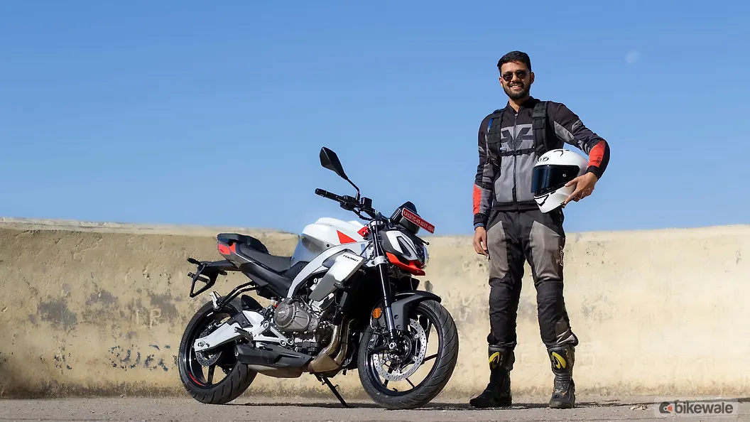 Aprilia Tuono 457 Right Side View Image – BikeWale