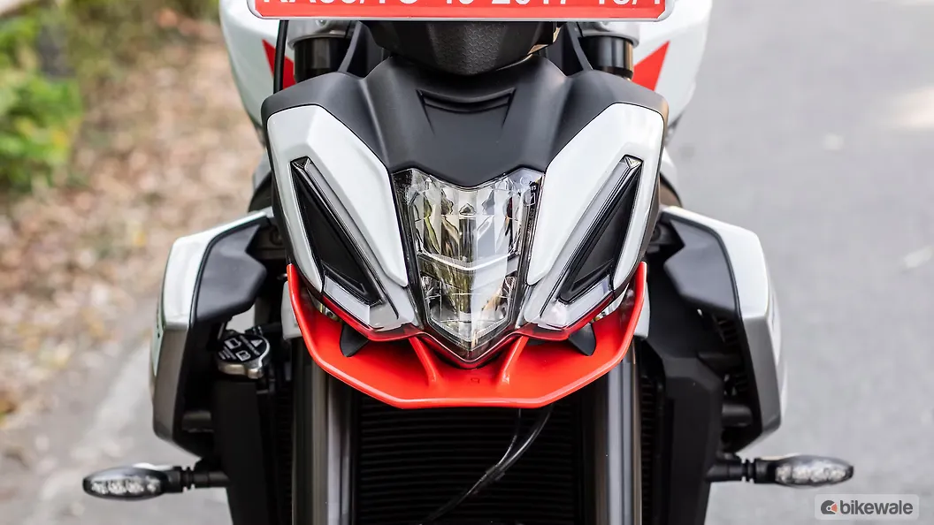 Aprilia Tuono 457 Right Side View Image – BikeWale