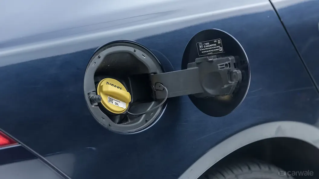 XF Open Fuel Lid Image, XF Photos in India - CarWale