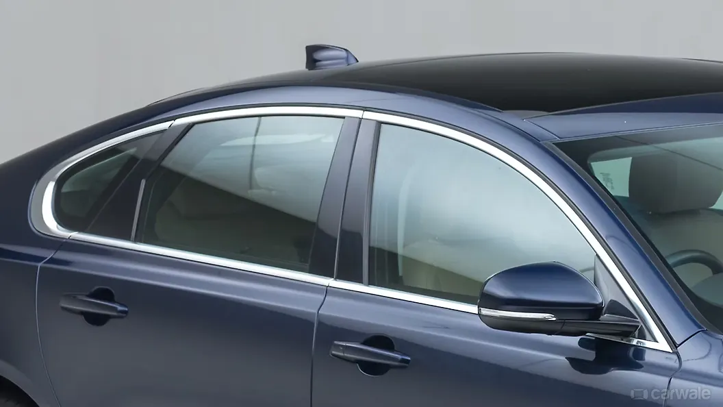 XF Side Glass Housing Image, XF Photos in India - CarWale