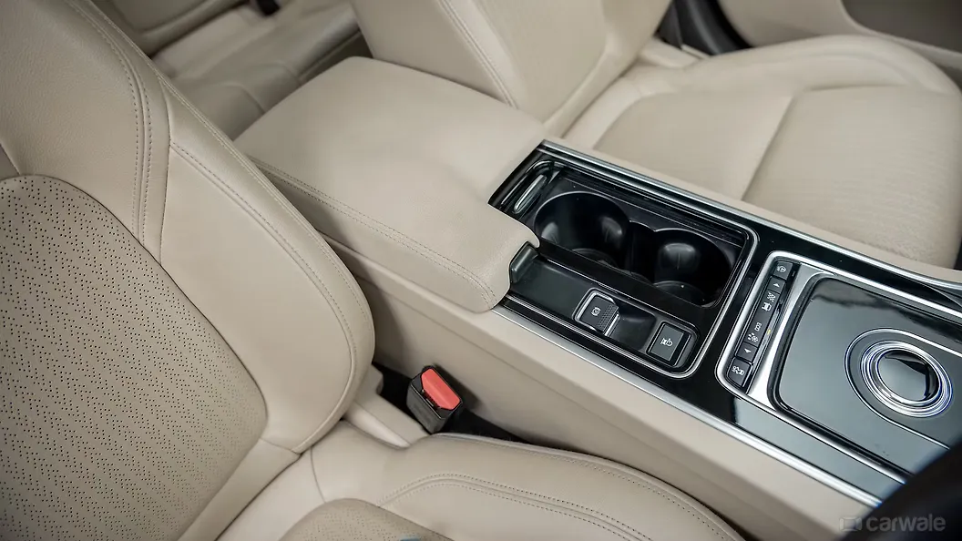 XF Front Centre Arm Rest Image, XF Photos in India - CarWale