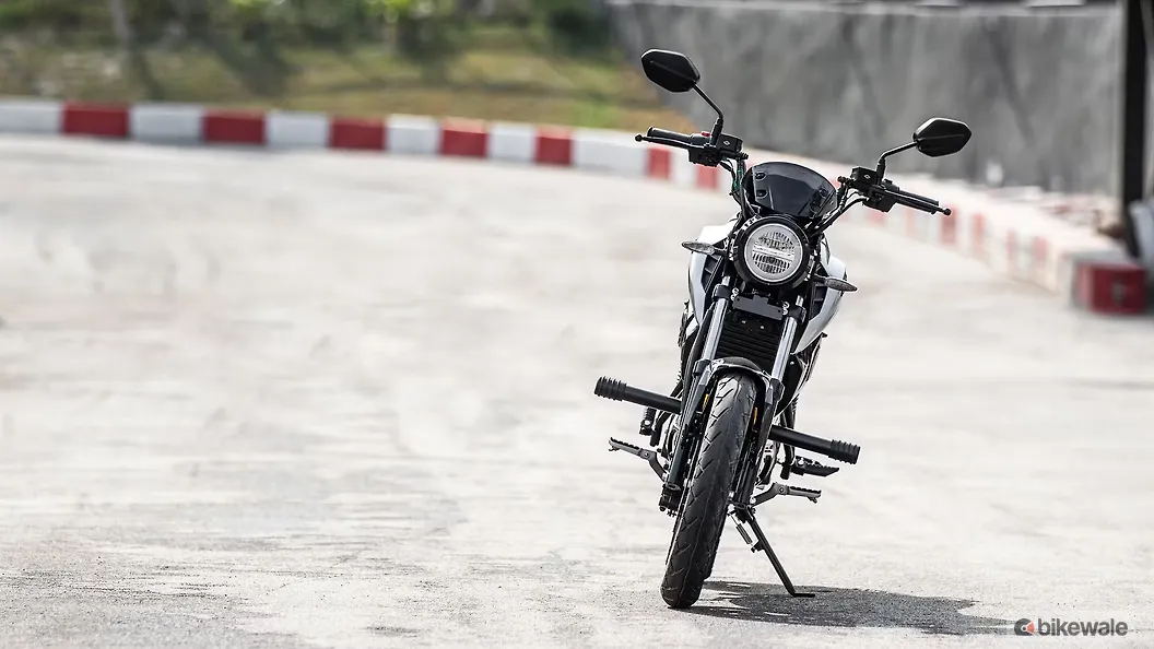 Revolt RV BlazeX Left Front Three Quarter Image – BikeWale