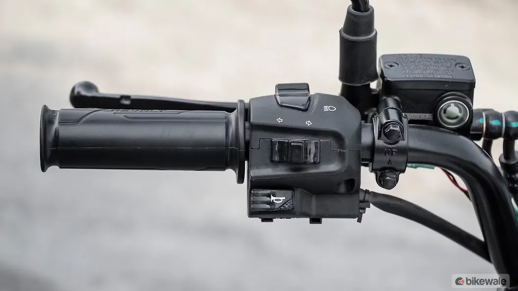 Revolt RV BlazeX Left Side Handlebar Grip Image – BikeWale