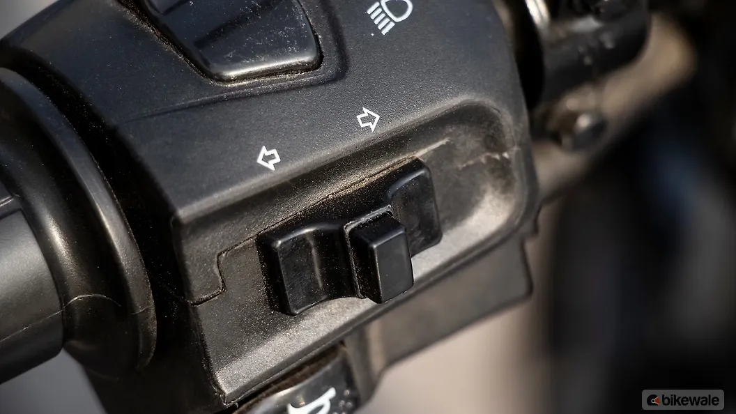 Revolt RV BlazeX Turn Indicators Switch Image – BikeWale
